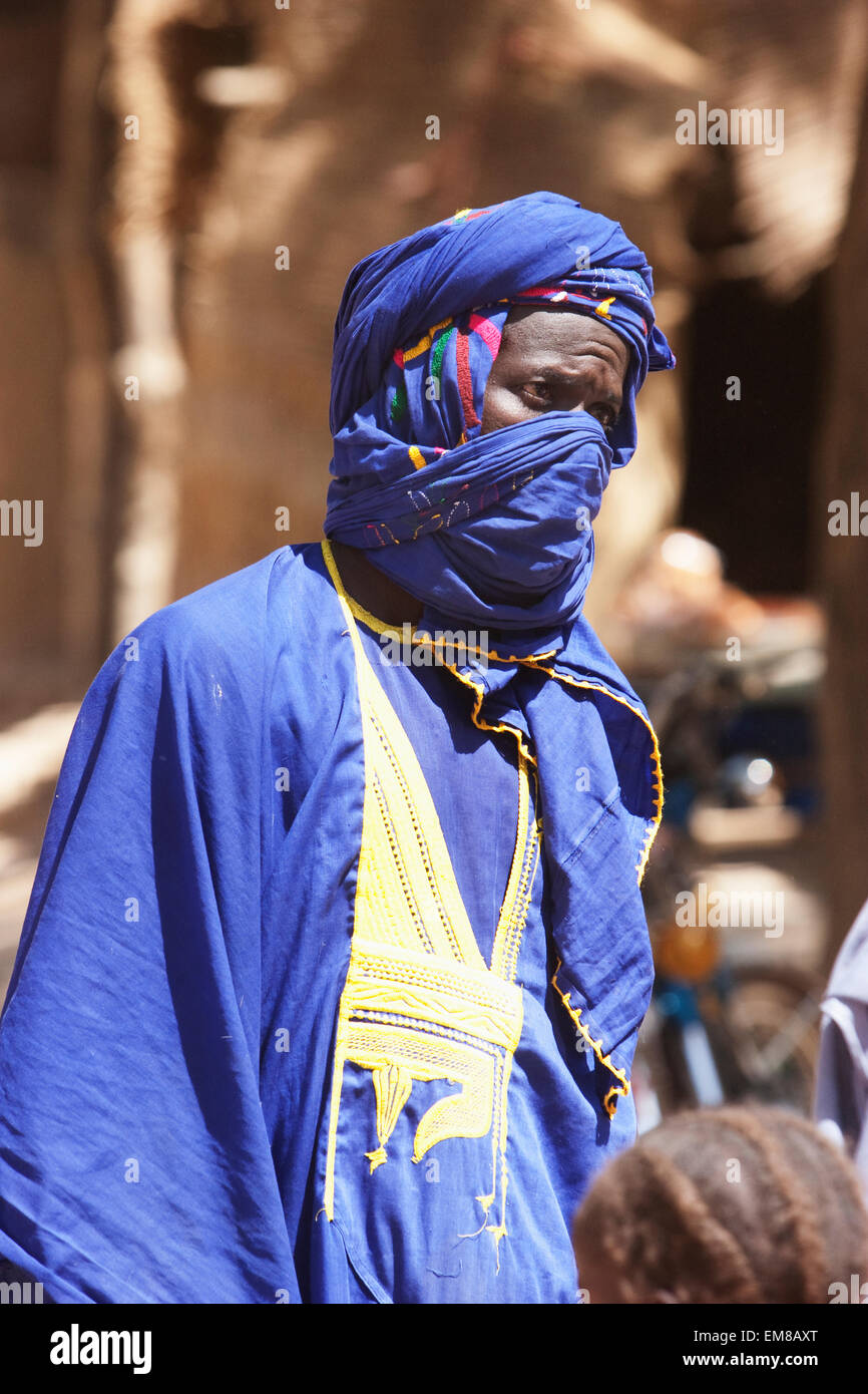Tuareg wearing turban hi-res stock photography and images - Alamy