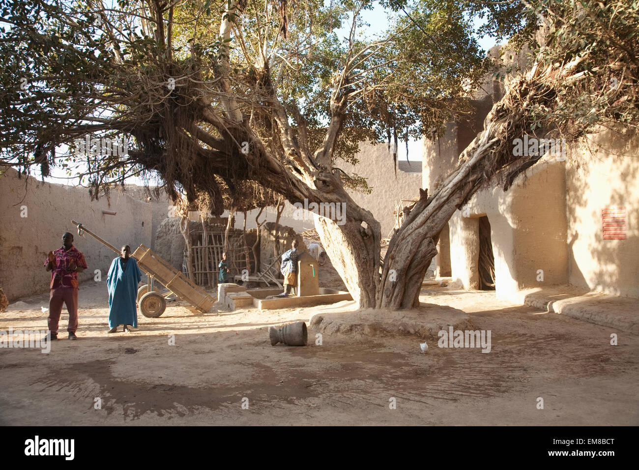 Traditional Sudanese architecture, Courtyard in Djenne, Mali Stock ...