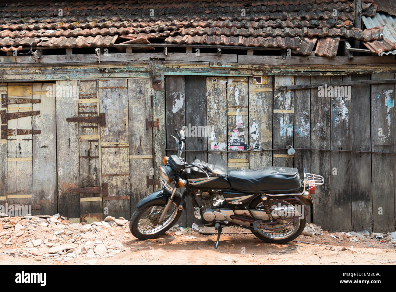 A motorbike outside a shack in Fort Kochi, Kerala India Stock Photo - Alamy