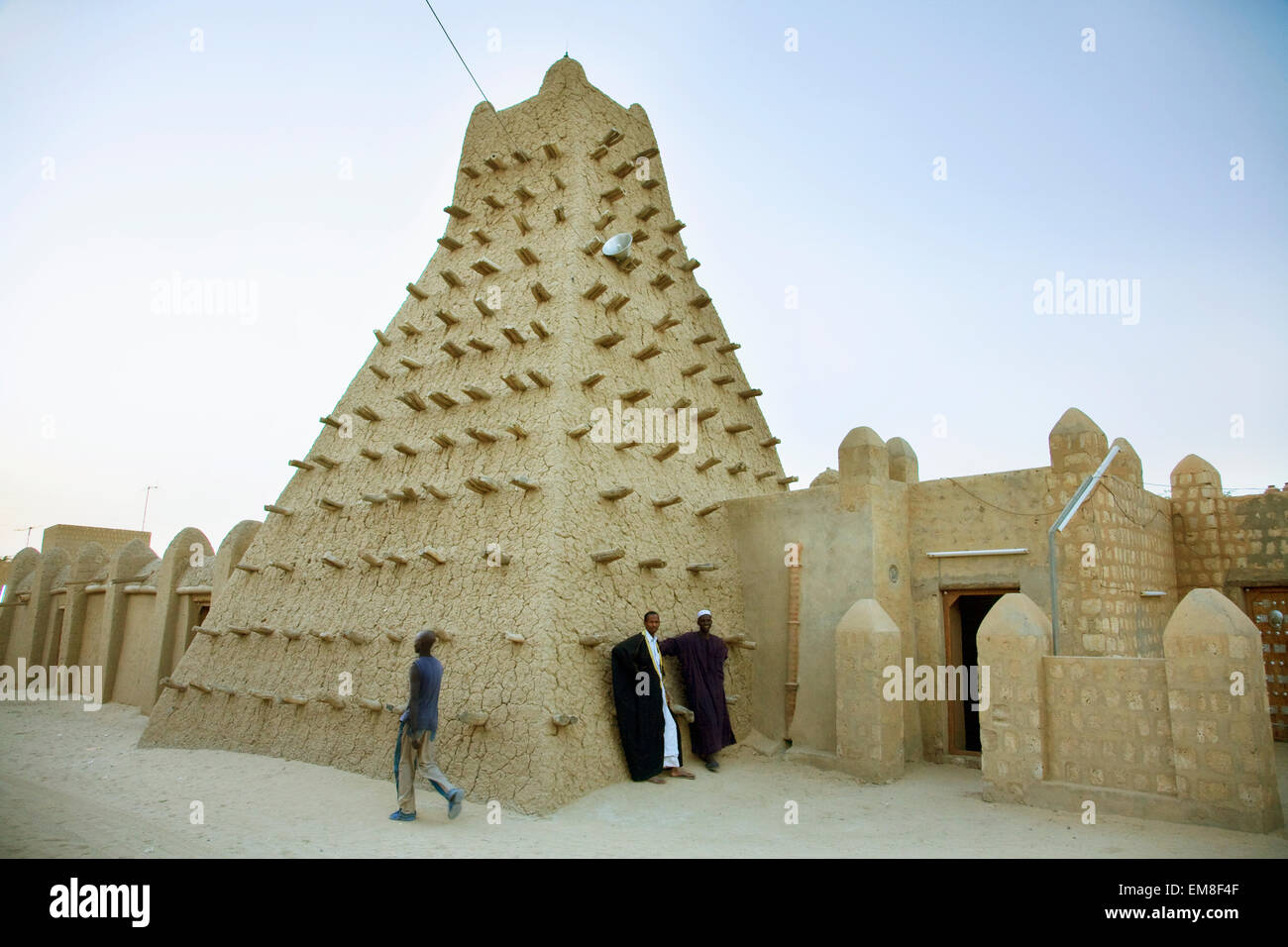 Men Near Sankore Mosque, Timbuktu, Mali Stock Photo - Alamy