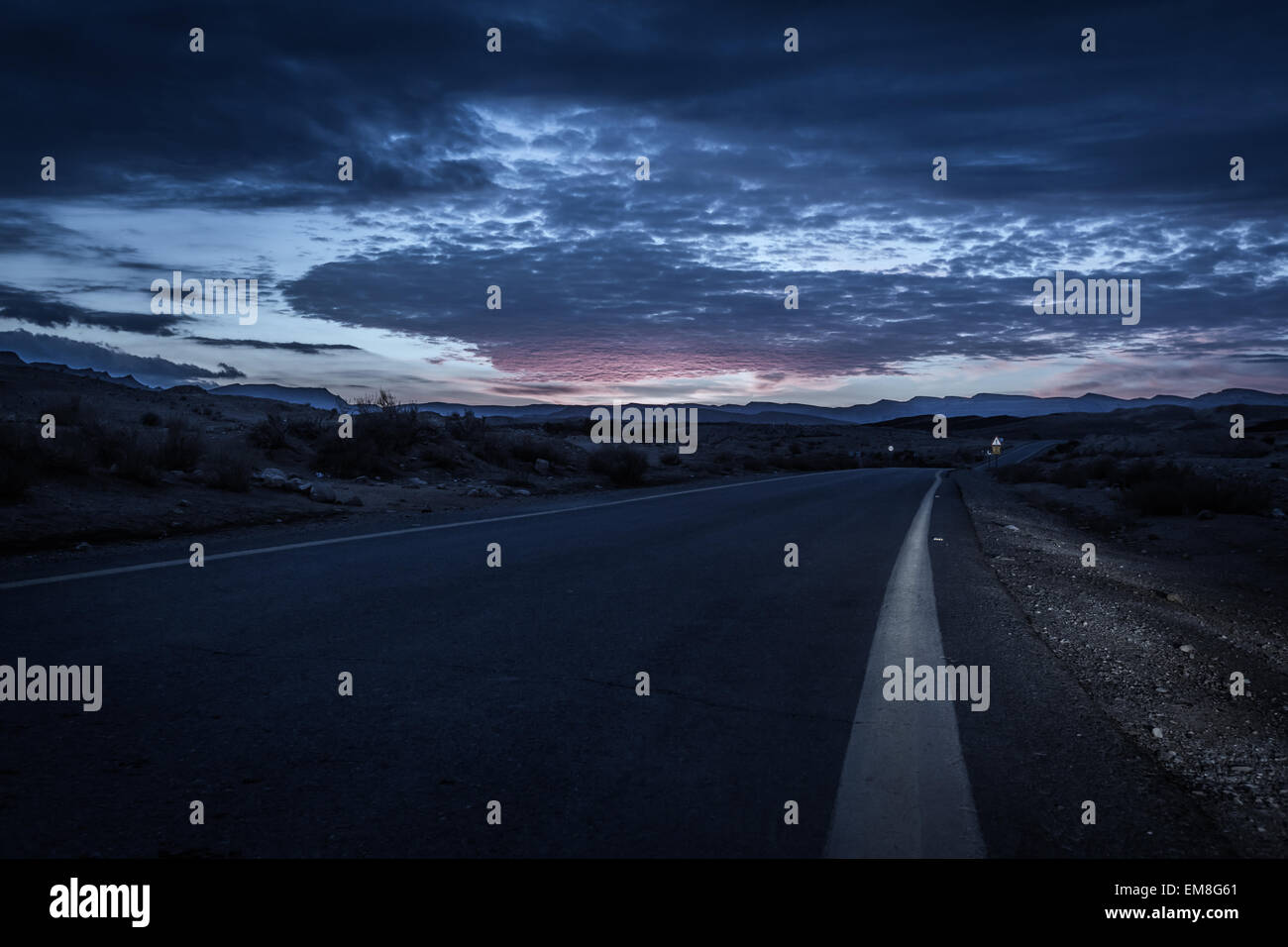 Desert highway night hi-res stock photography and images - Alamy