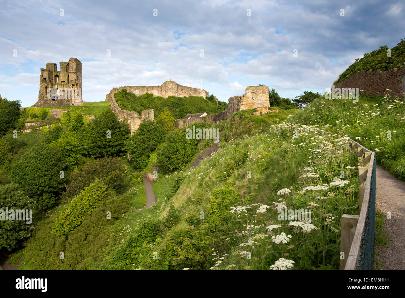 Yorkshire castles hi-res stock photography and images - Alamy