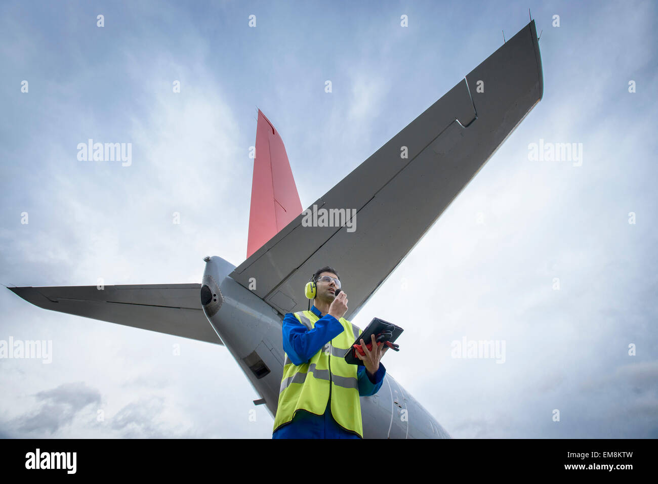 Aircraft low visibility hi-res stock photography and images - Alamy
