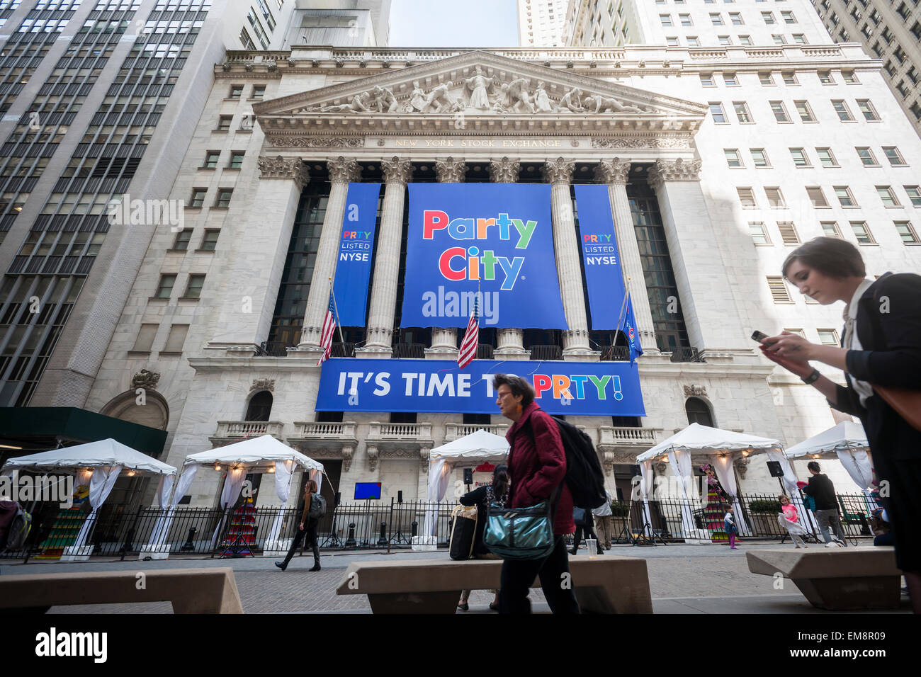 Party city hi-res stock photography and images - Alamy