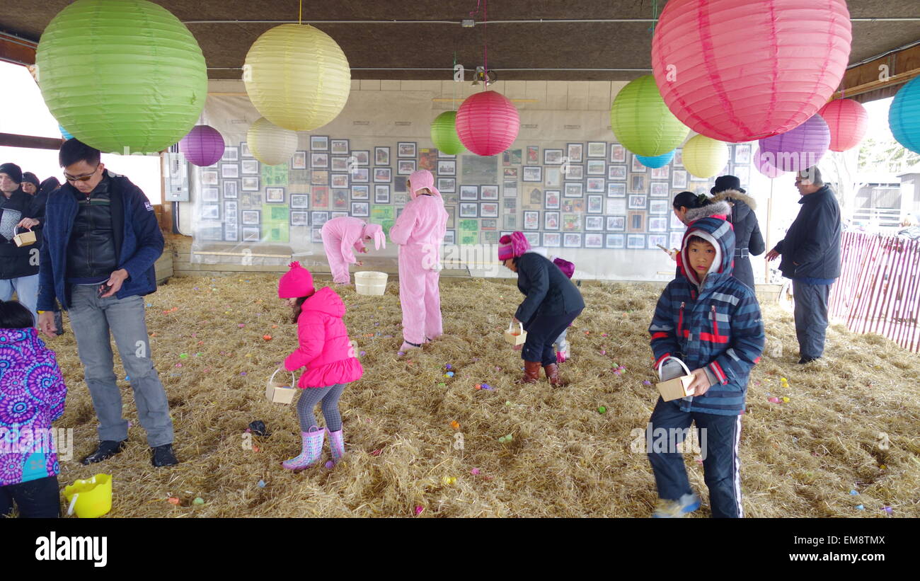 Children easter egg hunt hi-res stock photography and images - Alamy
