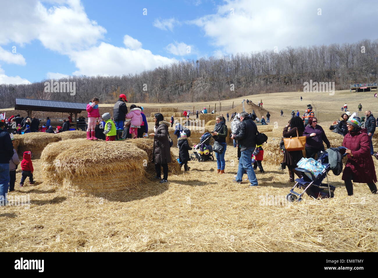 Children playing outside hi-res stock photography and images - Alamy