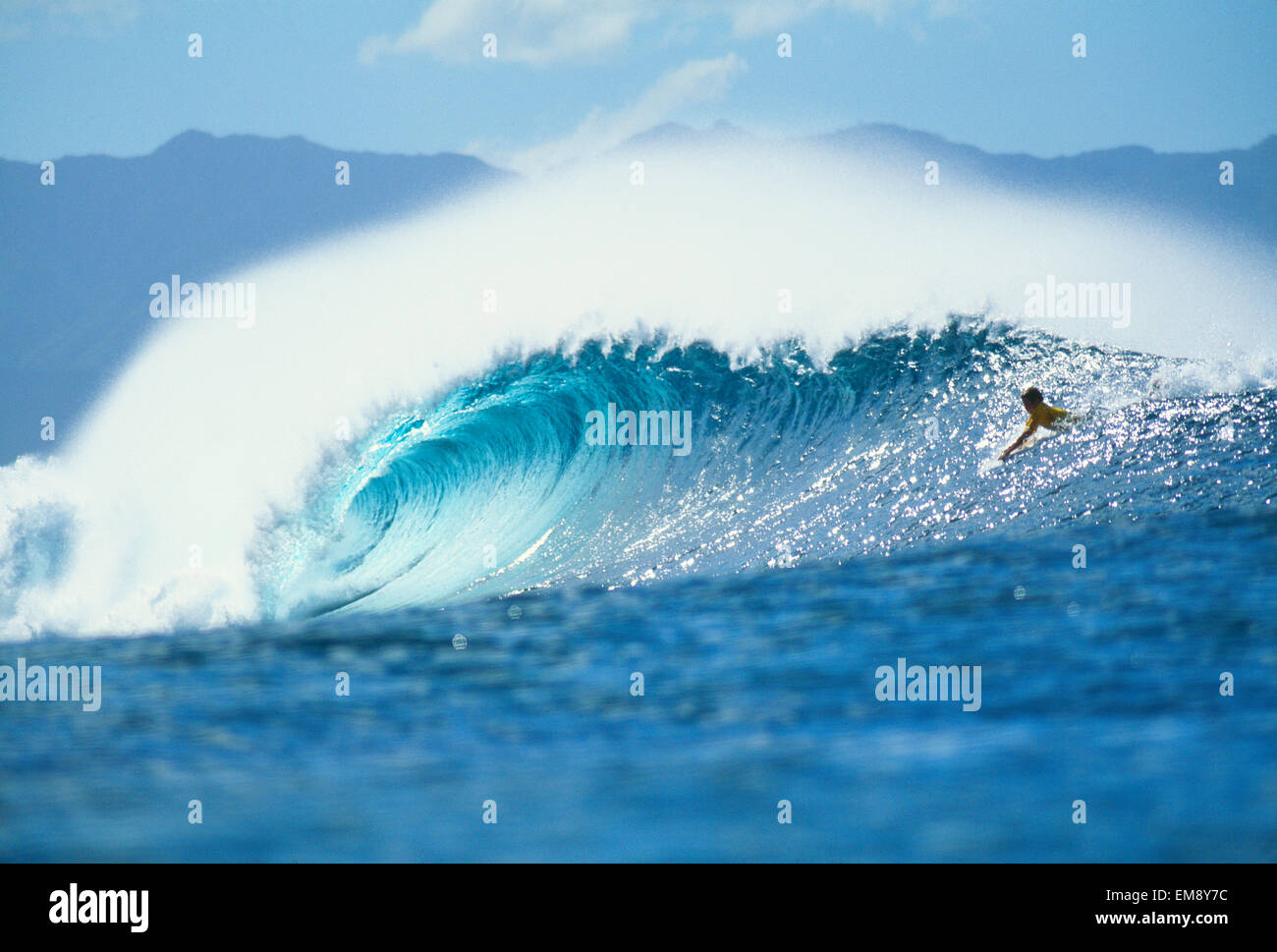 Hawaii, Oahu, Perfect Wave At Pipeline Stock Photo - Alamy
