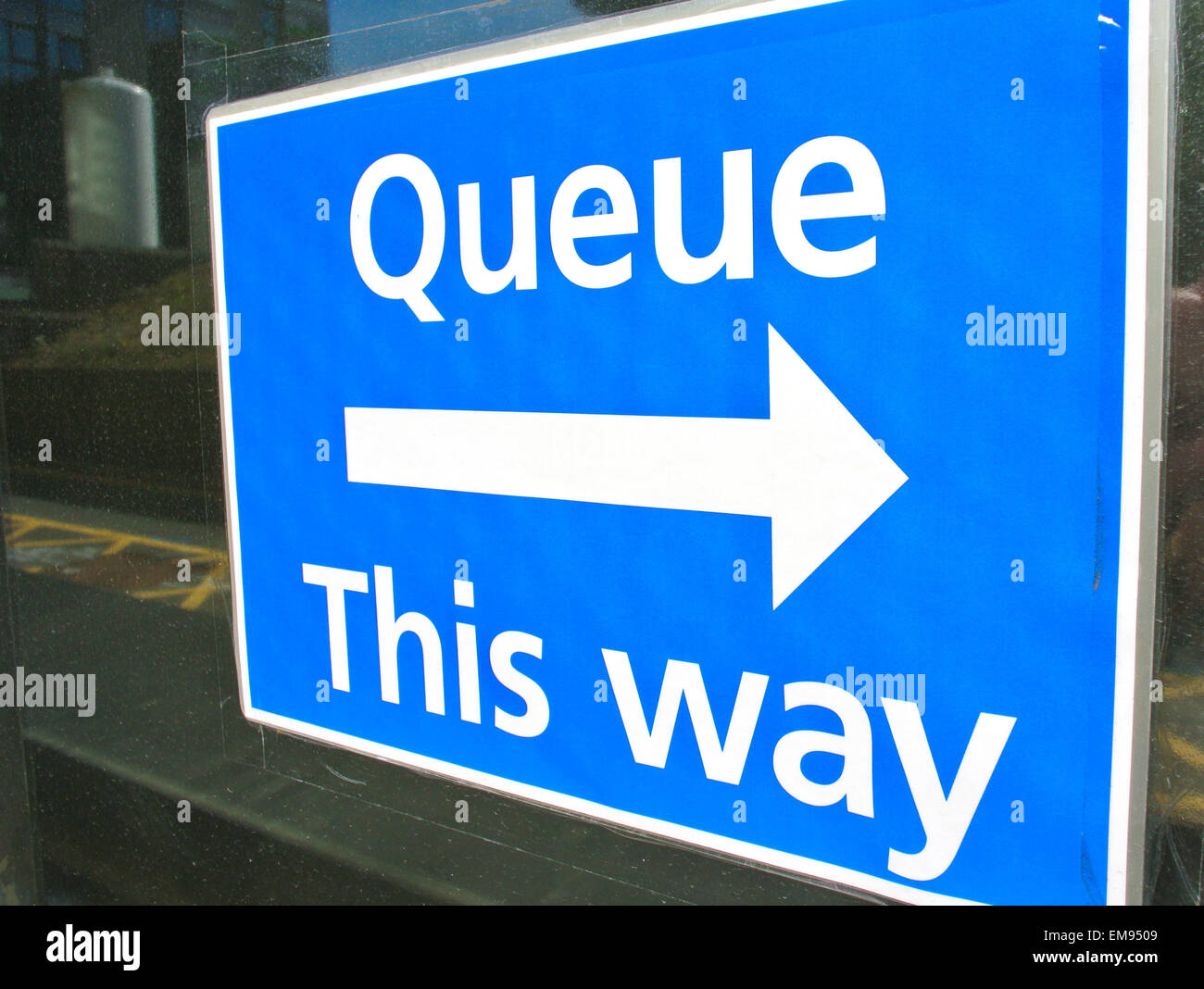 Queue sign hi-res stock photography and images - Alamy