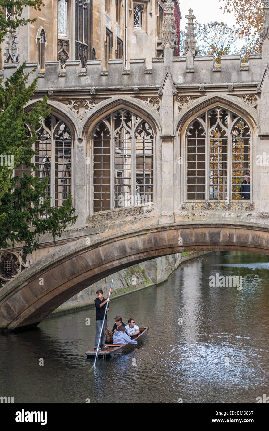 Punting on the River Cam in Cambridge with the Bridge of Sighs at St ...