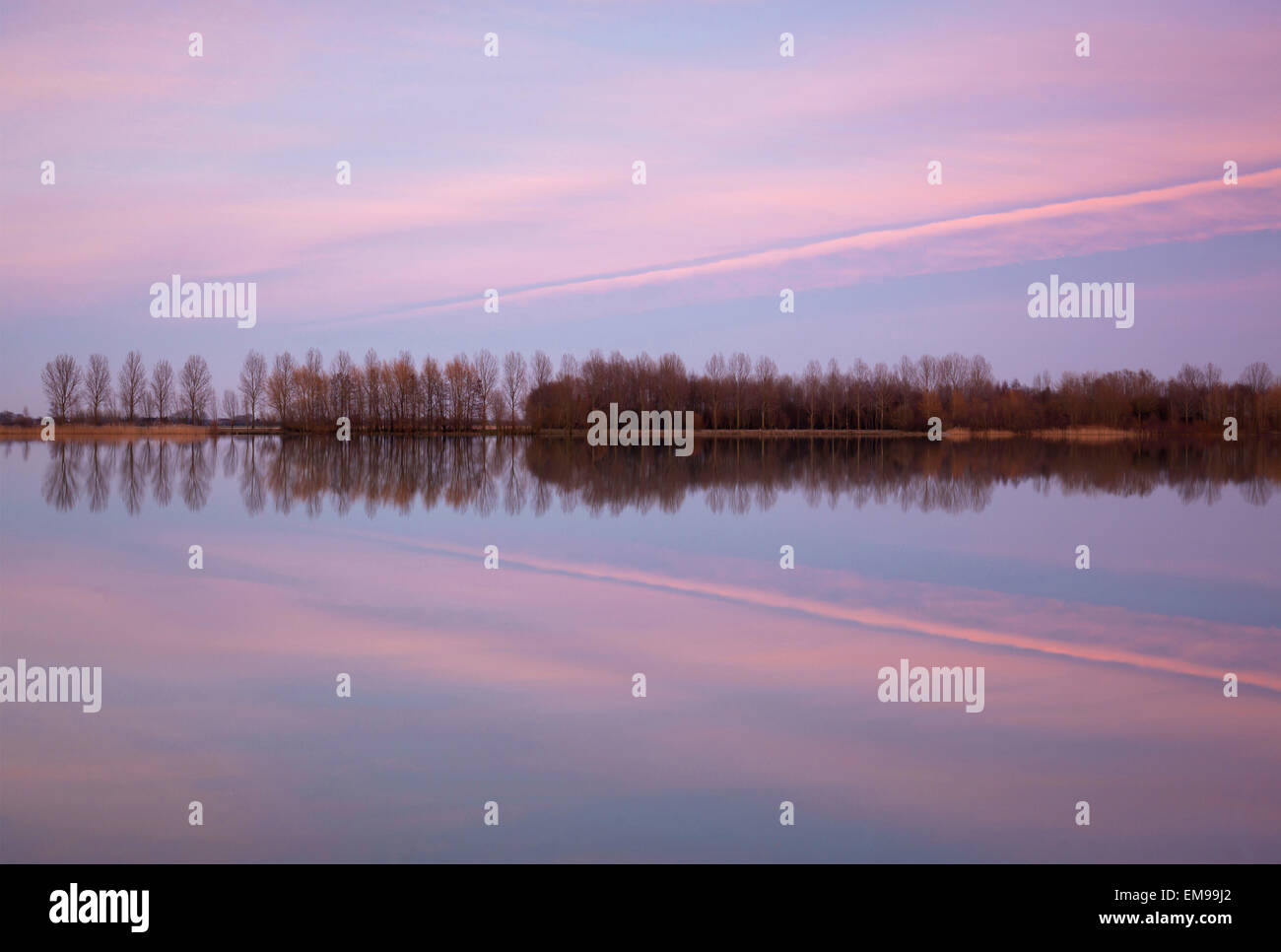 Reflections over water hi-res stock photography and images - Alamy