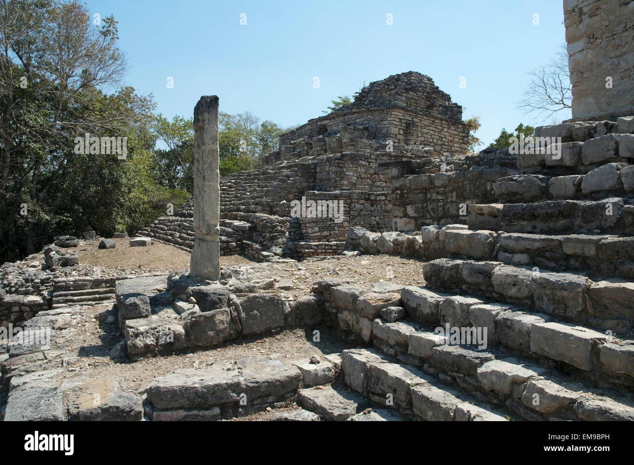 Yaxchilan structure hi-res stock photography and images - Alamy