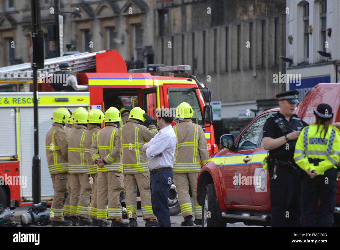 Oxford, UK. 17th April, 2015. Fire takes out the top floor of the ...