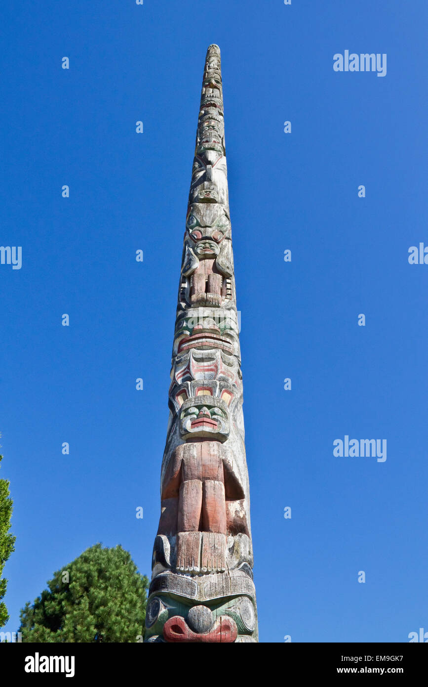 Kwakiutl Totem Pole, Carved By Mungo Martin With Henry Hunt & David ...