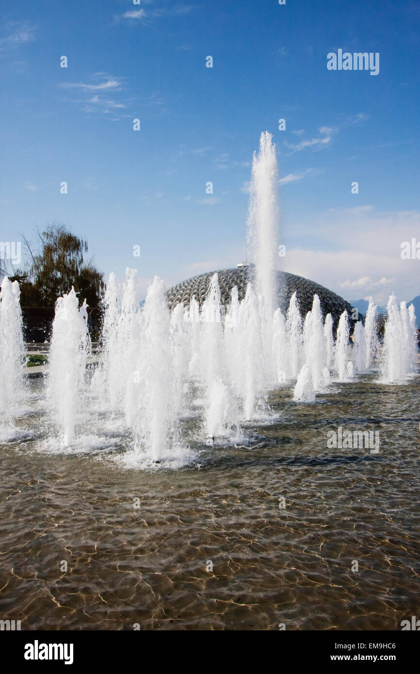 Triodetic dome hi-res stock photography and images - Alamy