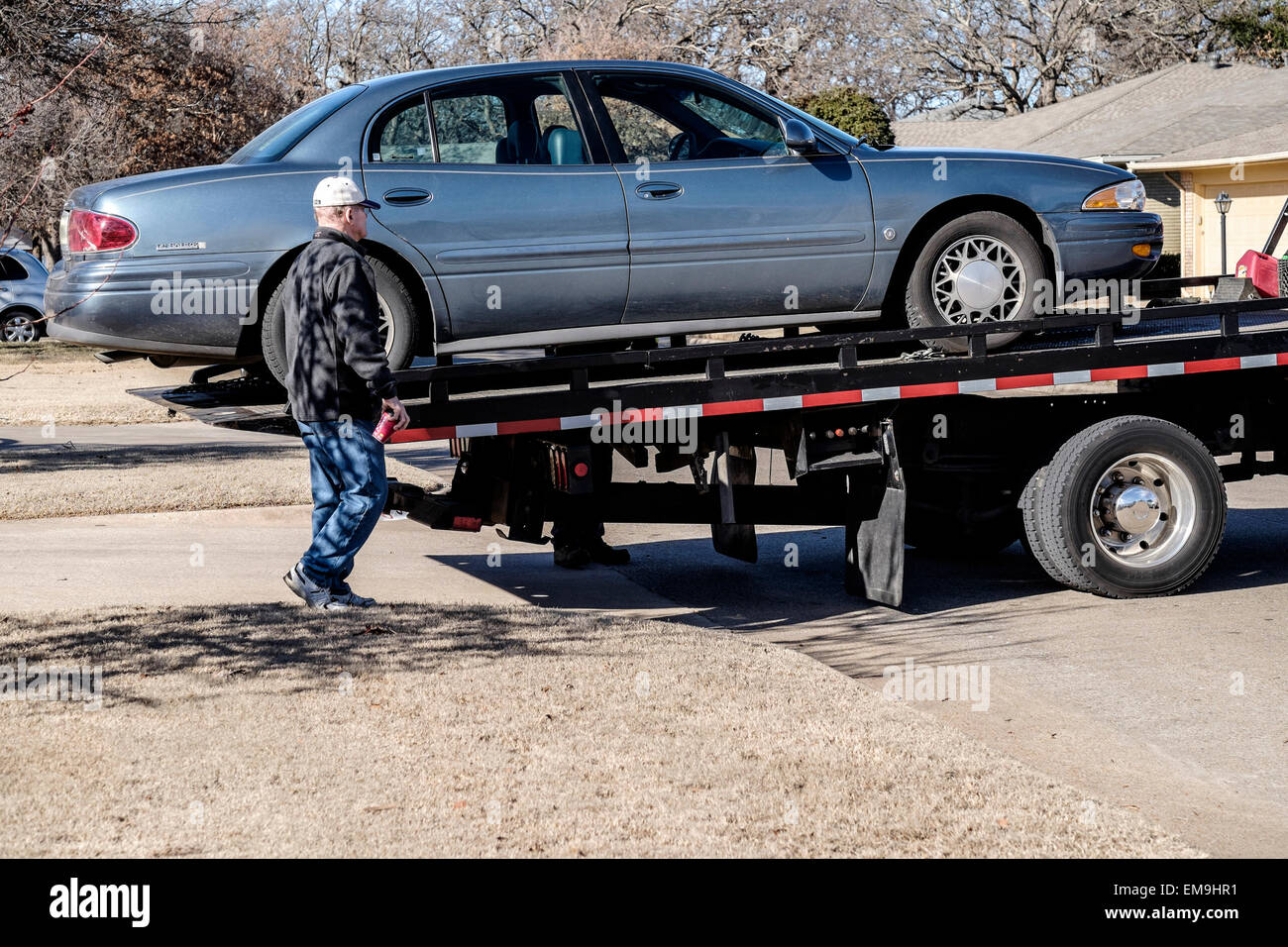 Wrecker loading up automobile hi-res stock photography and images - Alamy