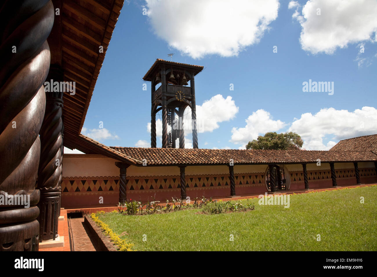 Spanish style architecture mission courtyard hi-res stock photography ...