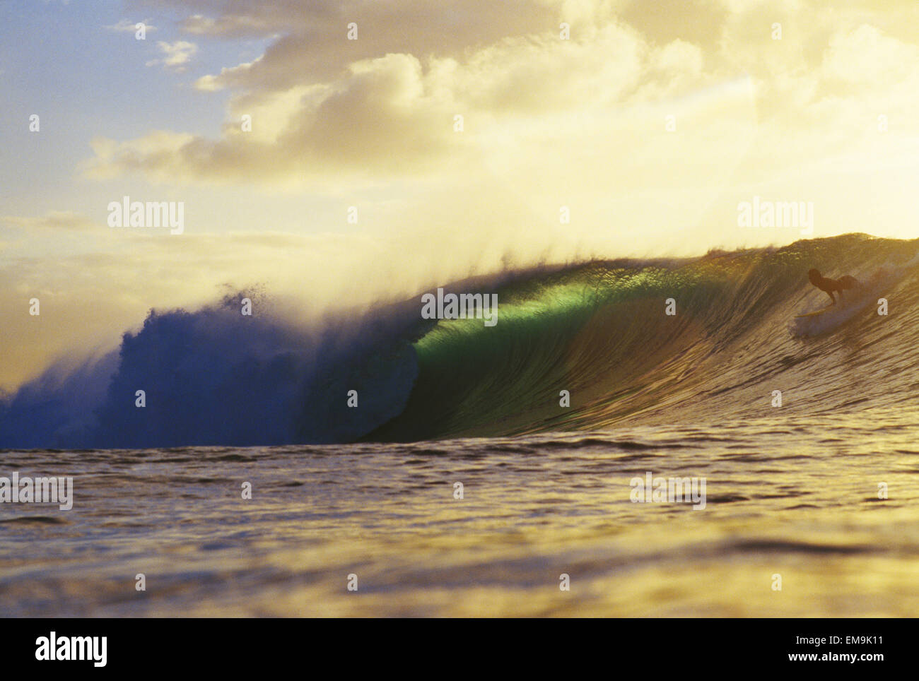 Hawaii, Oahu, North Shore, Pipeline Waves At Sunset Stock Photo - Alamy