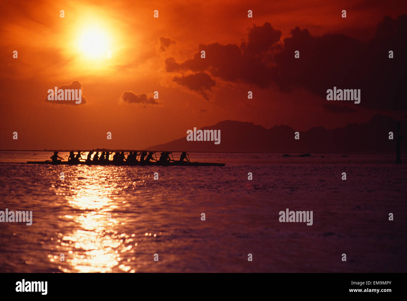 Polynesia traditional canoe race hi-res stock photography and images ...