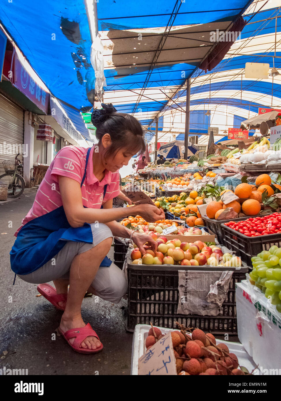 Food market in Chengdu, China Stock Photo - Alamy