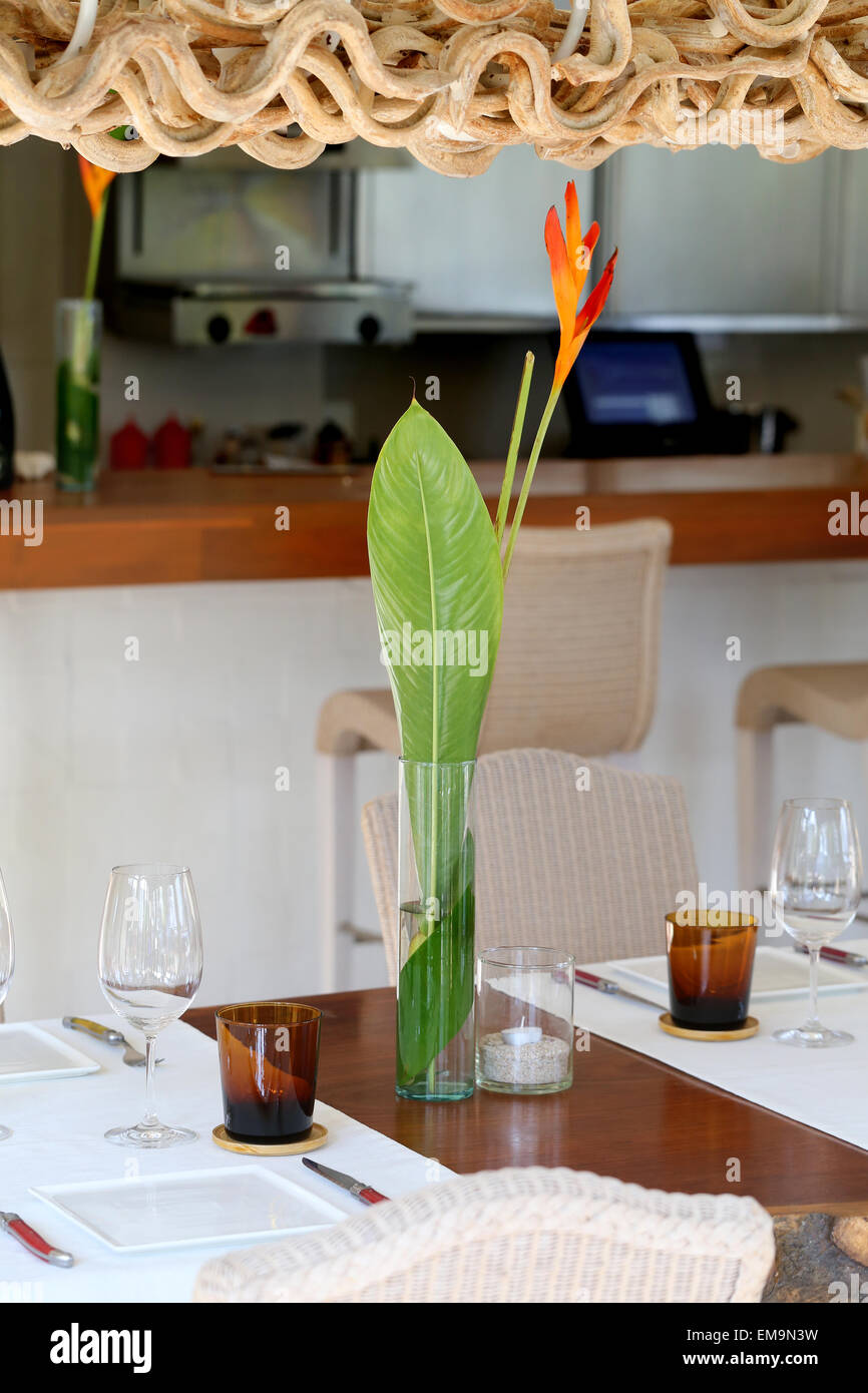 Restaurant table flower hi-res stock photography and images - Alamy