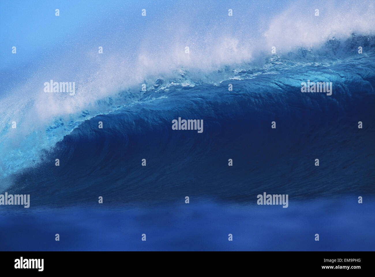 Fiji, Blue Wave Curling Over With White Waters Stock Photo - Alamy