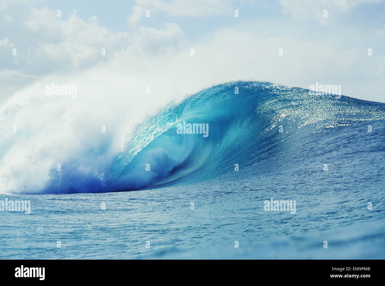 Big Wave Curling, Crashing With Whitewash Stock Photo - Alamy