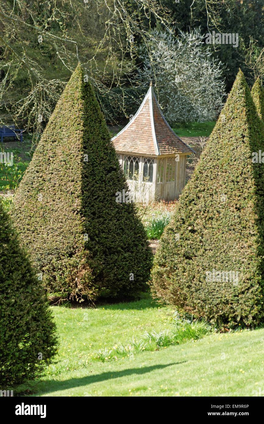 Clipped hedge formal hi-res stock photography and images - Alamy