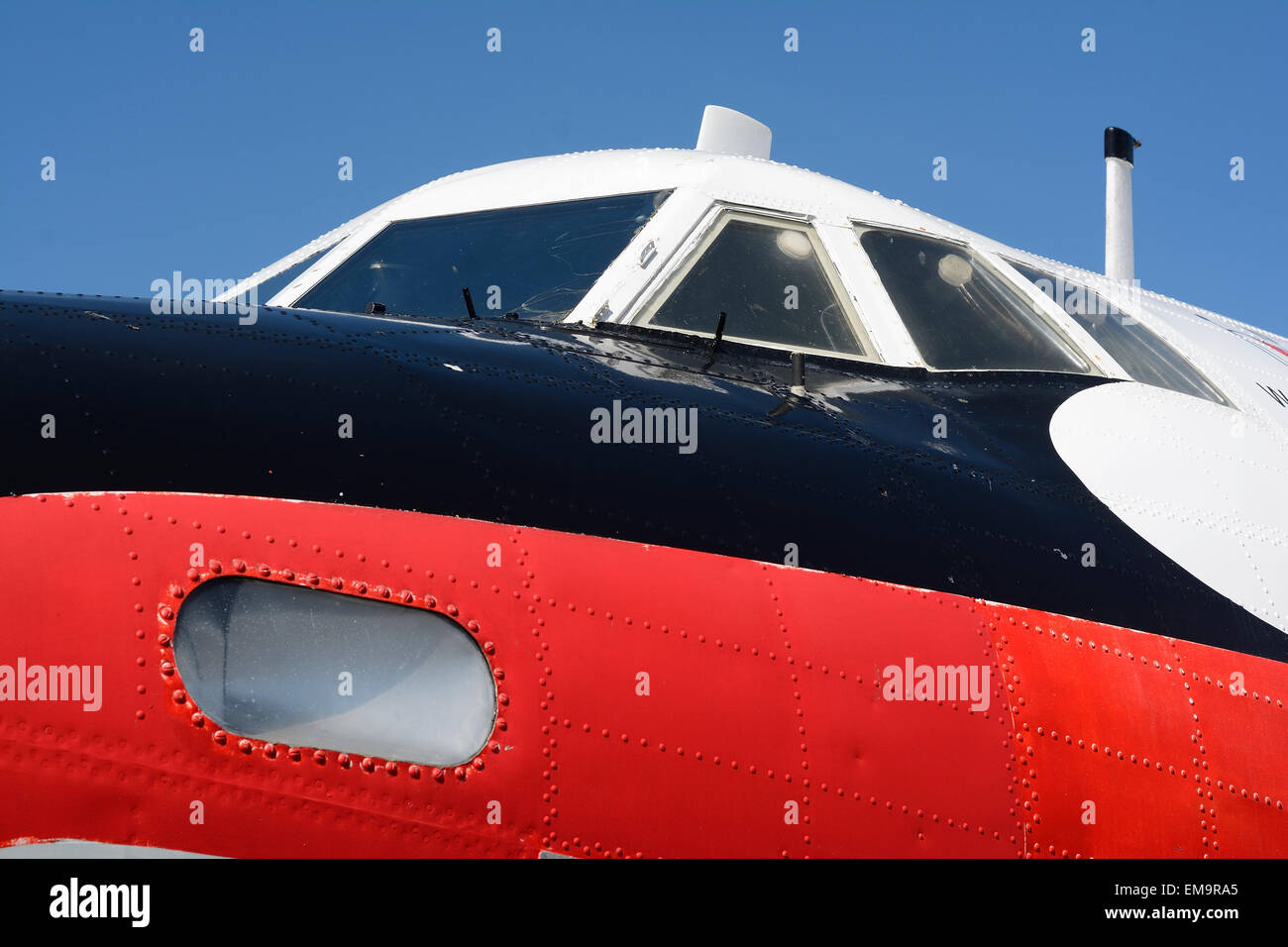 Airplane cockpit window hi-res stock photography and images - Alamy