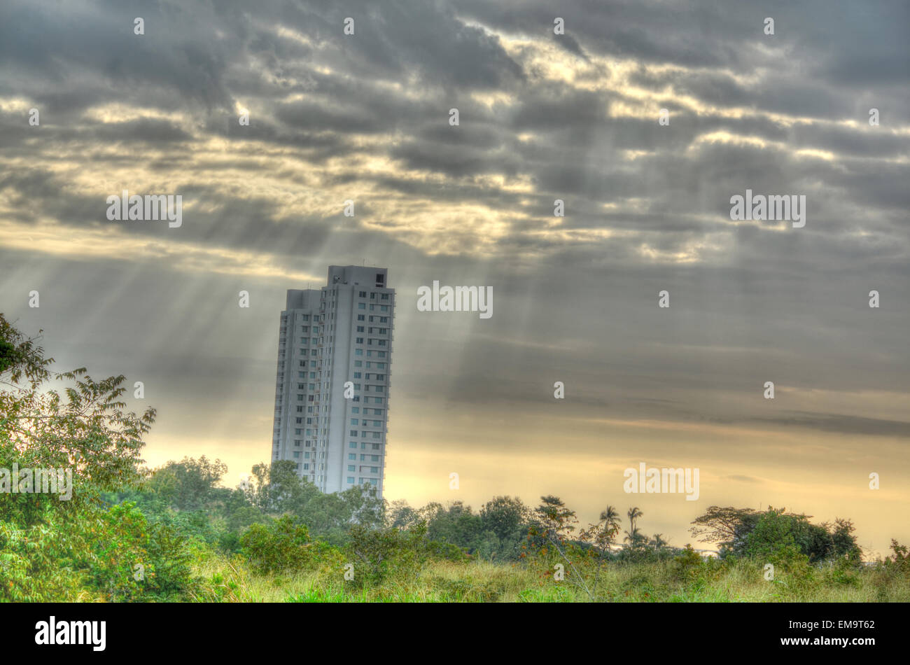 Modern building sun light beam hi-res stock photography and images - Alamy