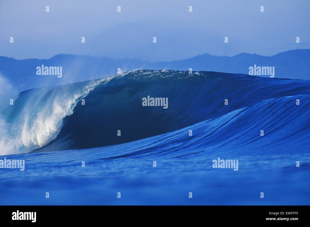 Hawaii, Oahu, Perfect Wave At Pipeline Stock Photo - Alamy