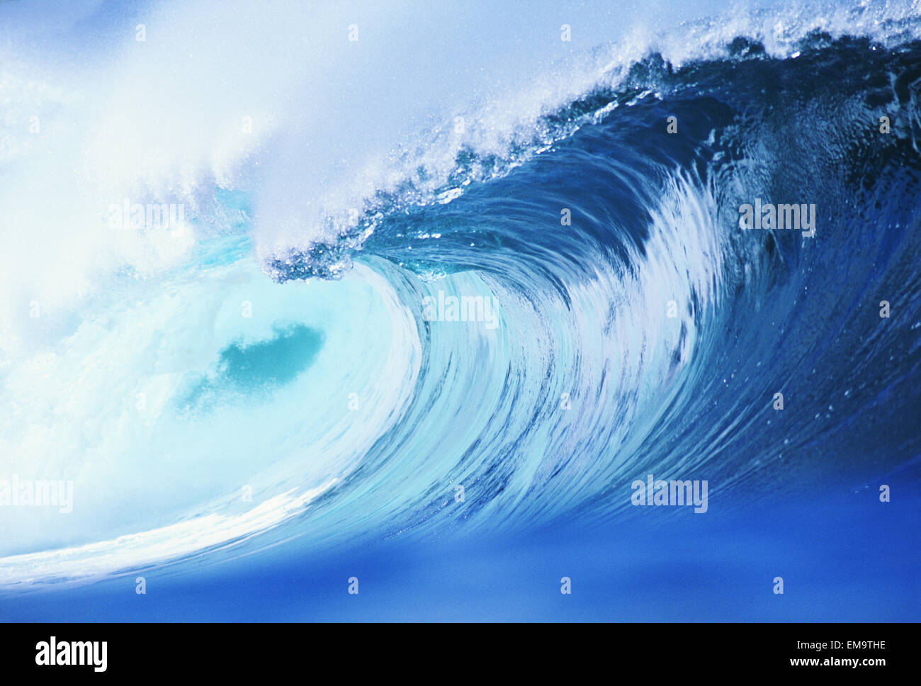 Hawaii, Oahu, North Shore, Curling Wave At World Famous Pipeline Stock ...