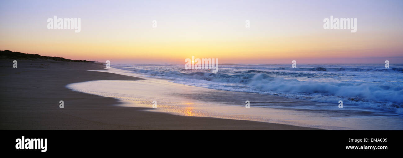 Hawaii, Kauai, Polihale Beach At Sunset, Yellow And Pink Sky Stock ...