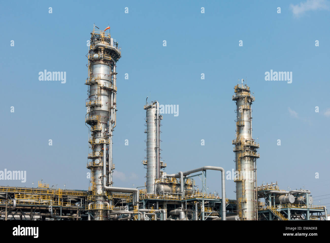 Refinery columns hi-res stock photography and images - Alamy