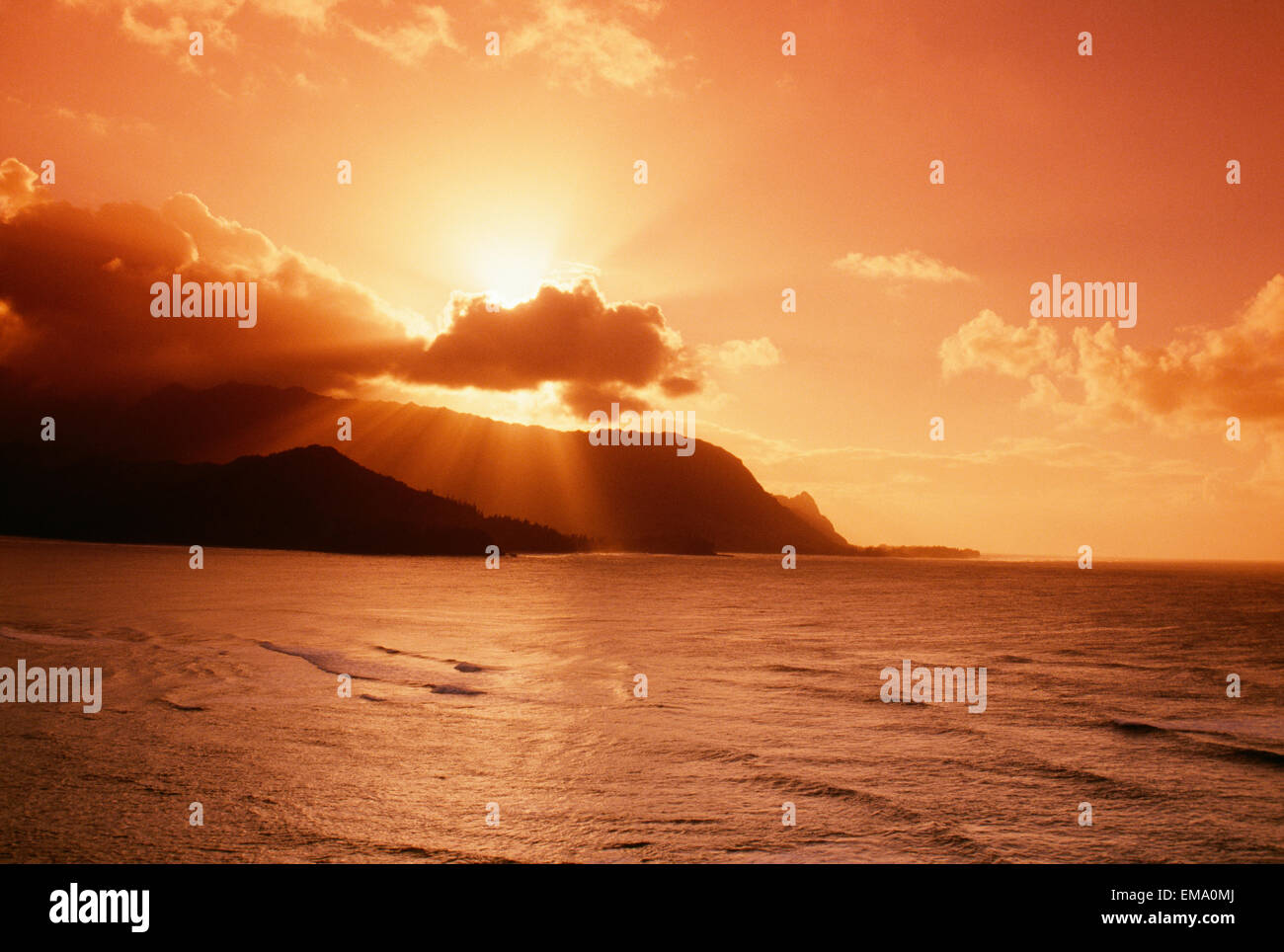 Hawaii, Kauai, Hanalei Bay, Bali Hai Point, Red Sunset, Sunburst From ...