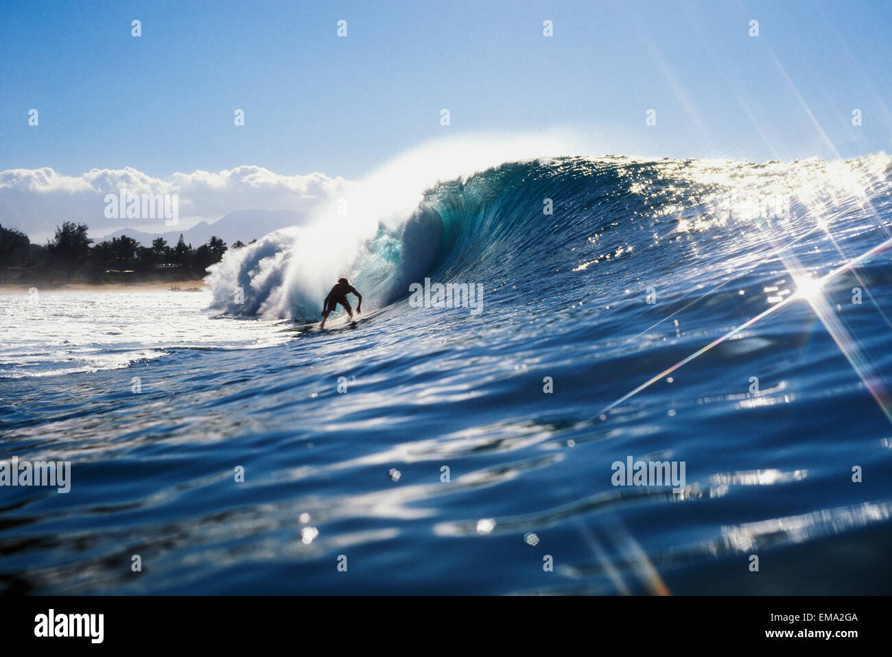 Oahu man surfing at banzai pipeline hi-res stock photography and images ...