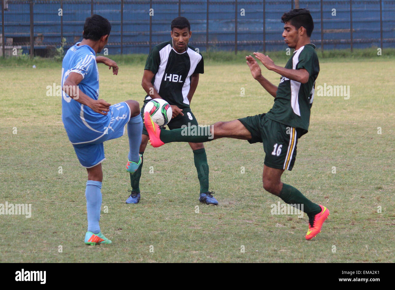 Lahore, Pakistan. 17th Apr, 2015. Pakistani players of HBL & PAF ...
