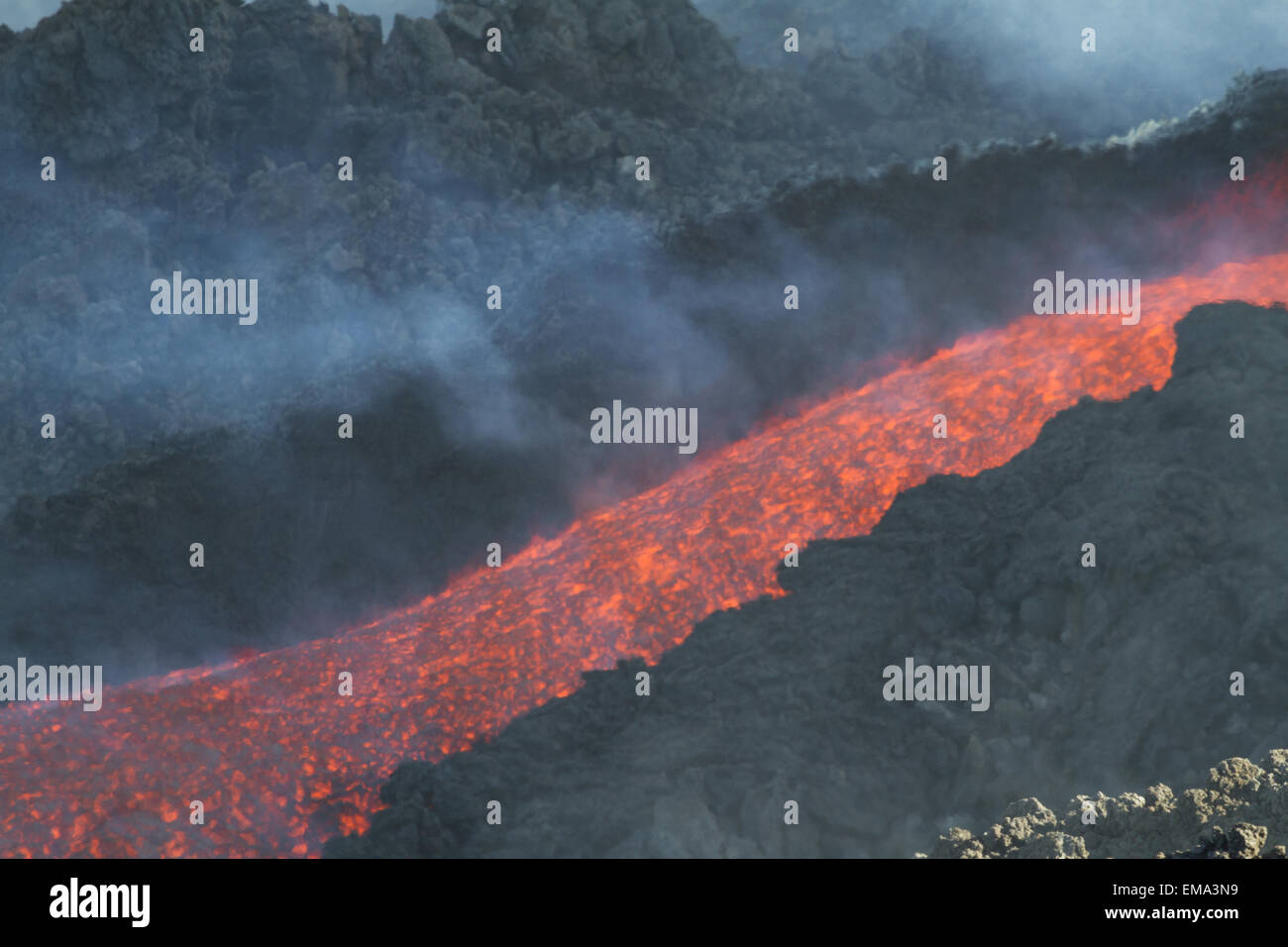 Volcano erupting lava flowing hi-res stock photography and images - Alamy