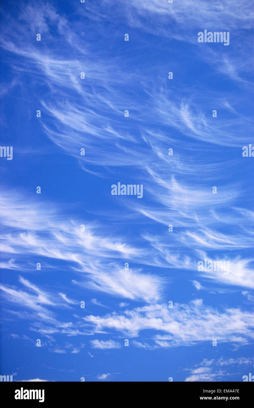 Blue Sky With Horse-Tail Wispy Clouds A35B Stock Photo - Alamy