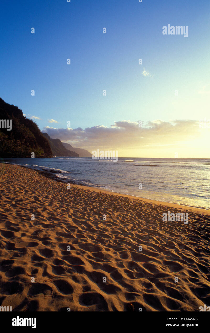 Hawaii, Kauai, Na Pali Coast, Haena Beach At Sunset Stock Photo - Alamy