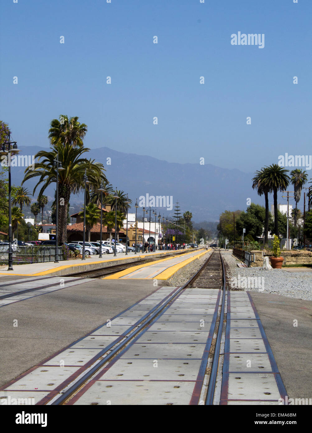 Train and train tracks Stock Photo - Alamy