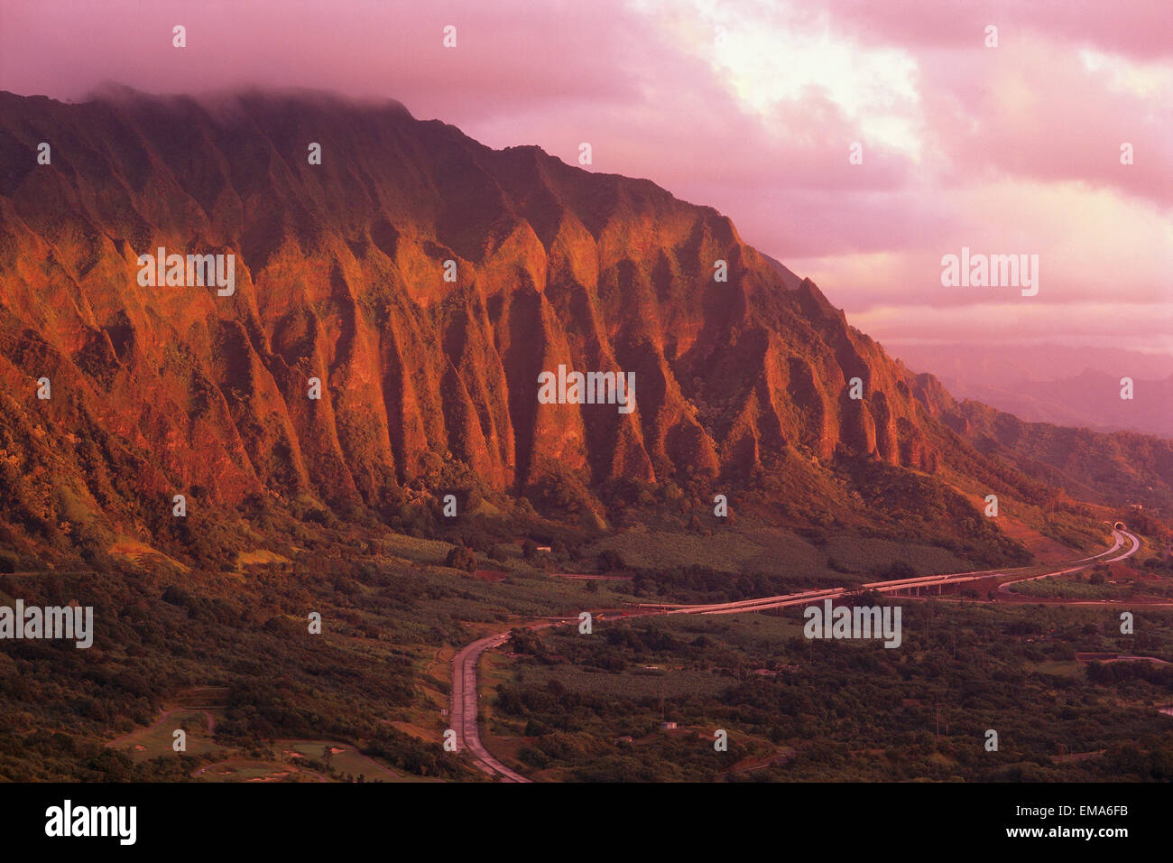Hawaii, Oahu Coast, Cliffs Of Ko'olau Mountains From Pali Lookout B1529 ...
