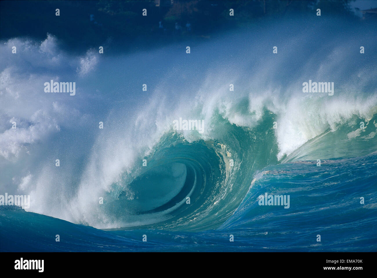 Hawaii, Oahu, Aimee Shore Break, Big Waves B1474 Stock Photo - Alamy