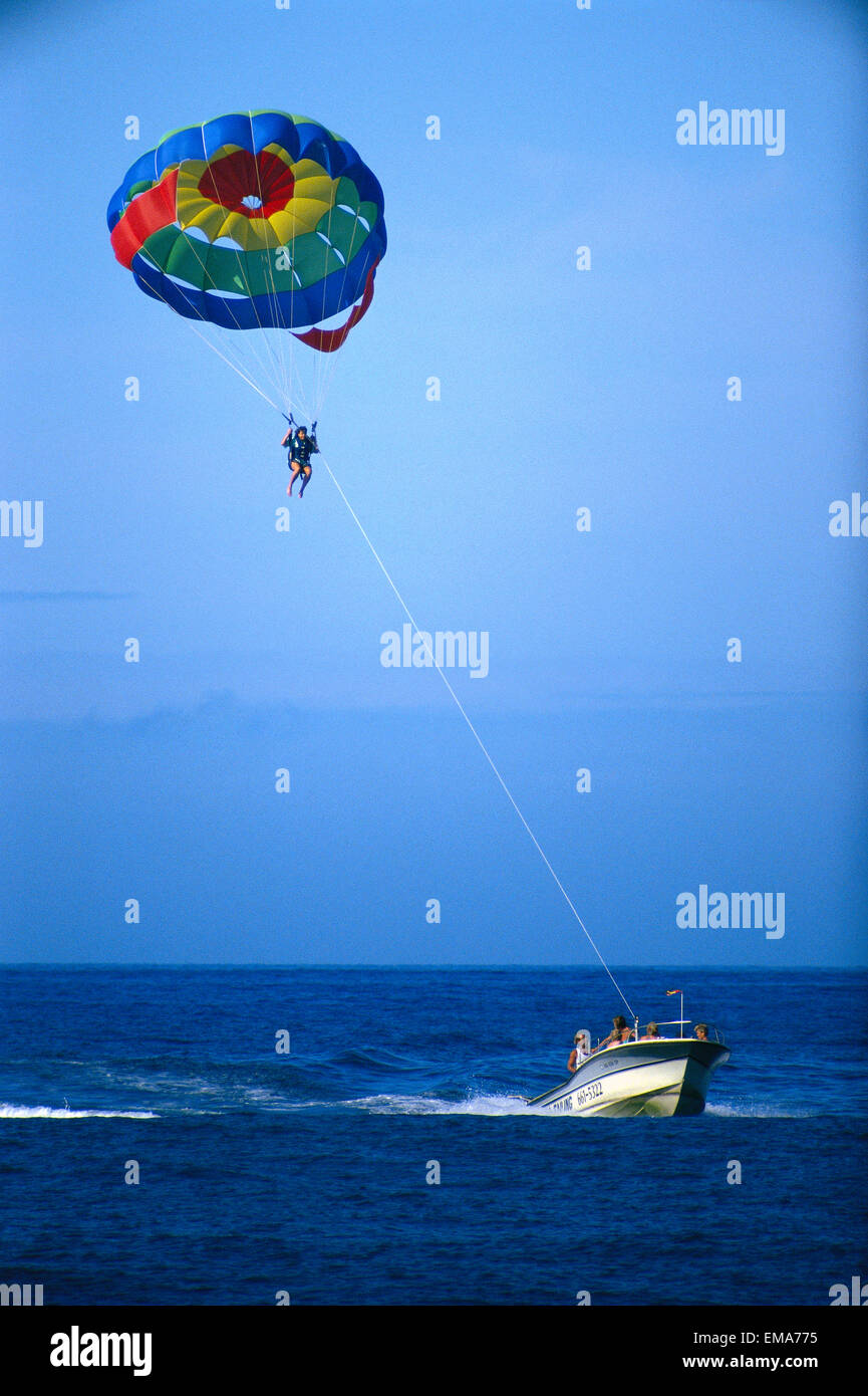Hawaii, Maui, Parasailing In Molokai Channel Stock Photo - Alamy