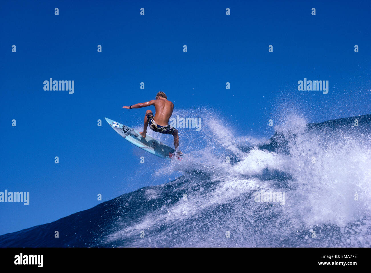Hawaii, Maui, Ho'okipa, Surfer Justin Roberson Surfing Stock Photo - Alamy