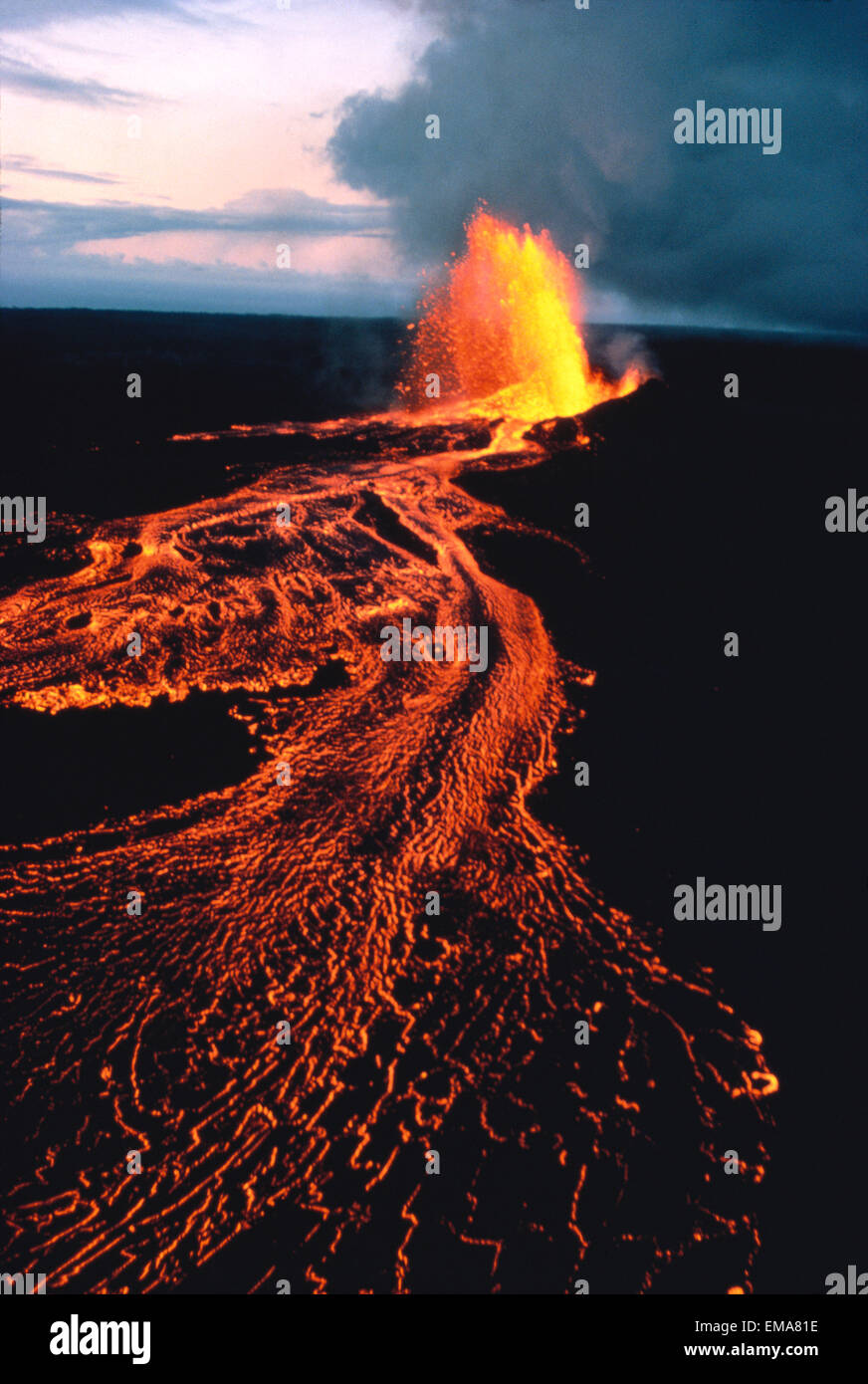 Hawaii, Big Island, Kilauea Volcano, Puuoo Vent Eruption At Twilight ...