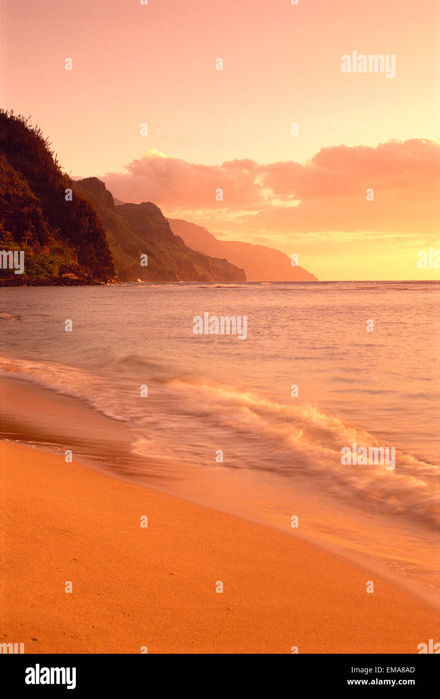 Hawaii, Kauai, Na Pali Coast, At Sunset From Kee Beach, Golden Skies ...