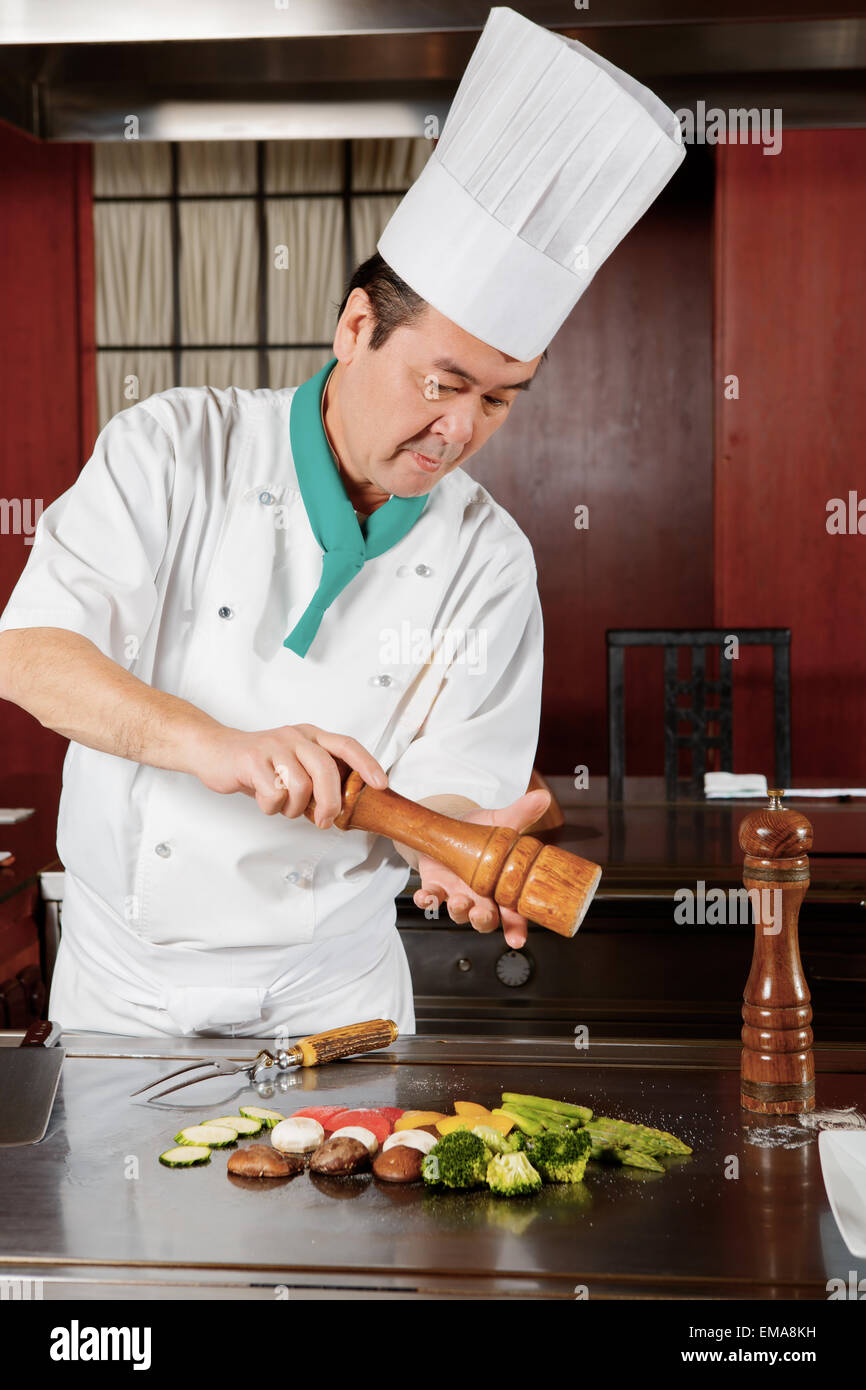 Chef-cook prepares vegetables Stock Photo - Alamy