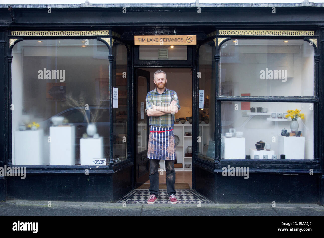 Artist With Ceramics High Resolution Stock Photography and Images - Alamy