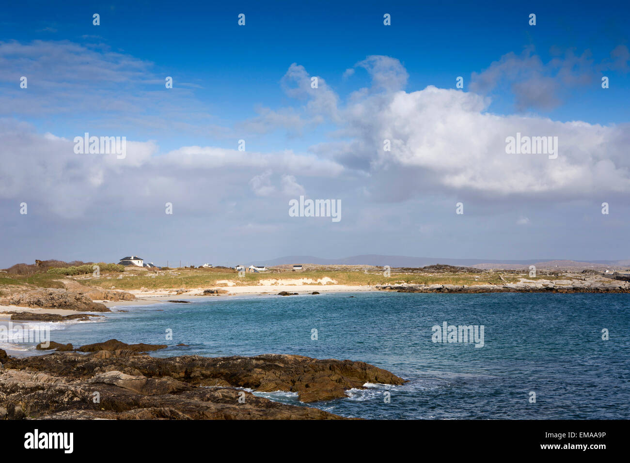Roundstone bay ireland hi-res stock photography and images - Alamy