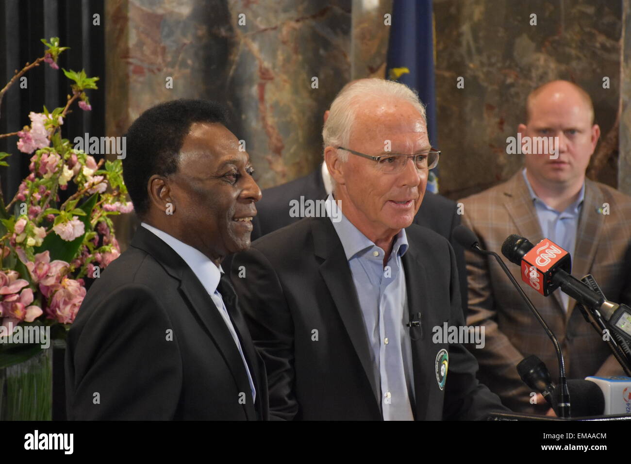 Pele cosmos and franz beckenbauer light the empire state building hi ...